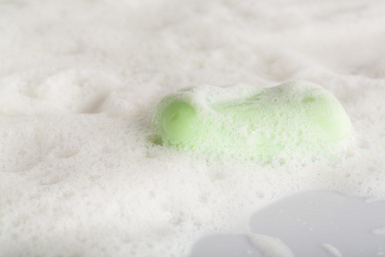 DIY Soap Scum Cleaner That Works Like Magic