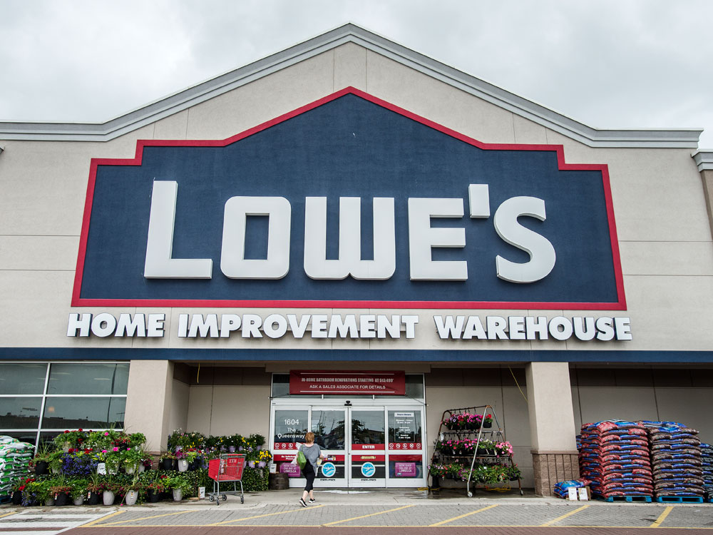 Wednesday Freebies - Free Spring Flower at Lowe's